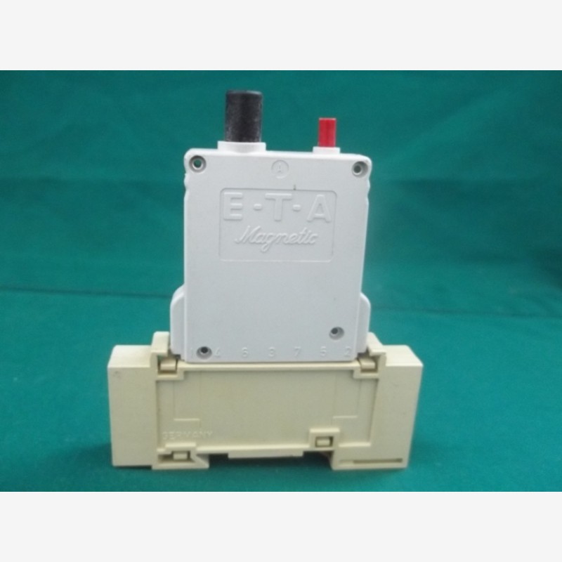 E-T-A 3600-P10-SI with socket type 17