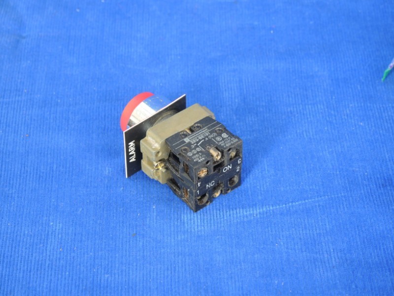 Telemecanique switch w. 2 x ZB2-BE101/102