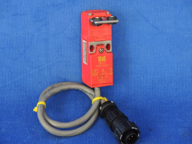 STI T2007 Safety Switch with Key