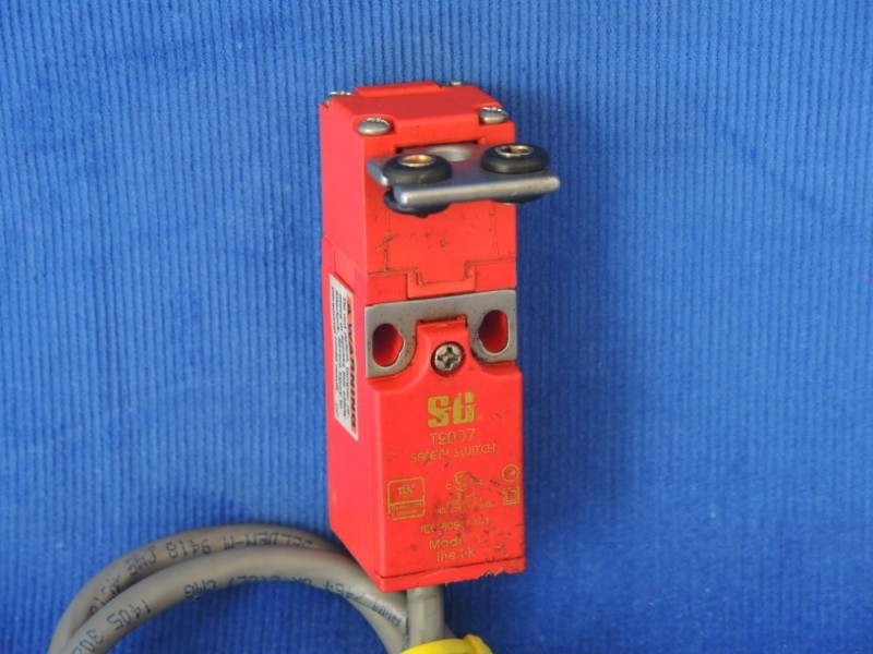 STI T2007 Safety Switch with Key