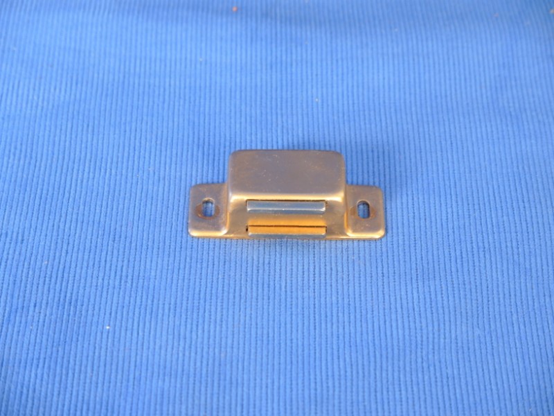 Takigen C-100B-2 Magnetic Catch