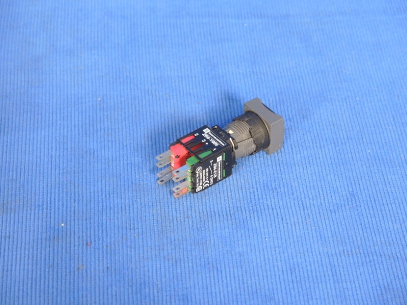 Telemecanique ZB6-Y009 Mom. Switch