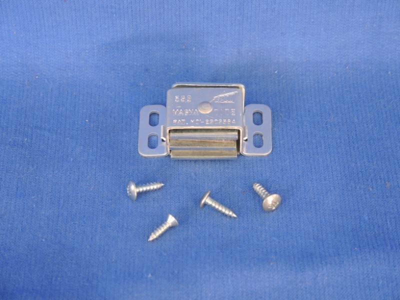 EPCO 592 Magna Tite magn. catch, lot of 3