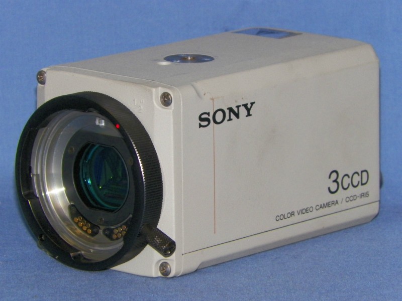 Sony 3CCD DXC-930P